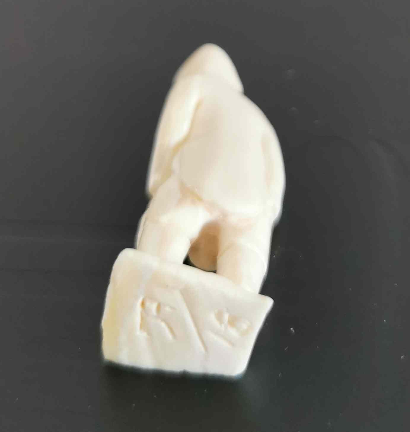 Inuit Man with walking Stick – 250 | Galleri Enoksen